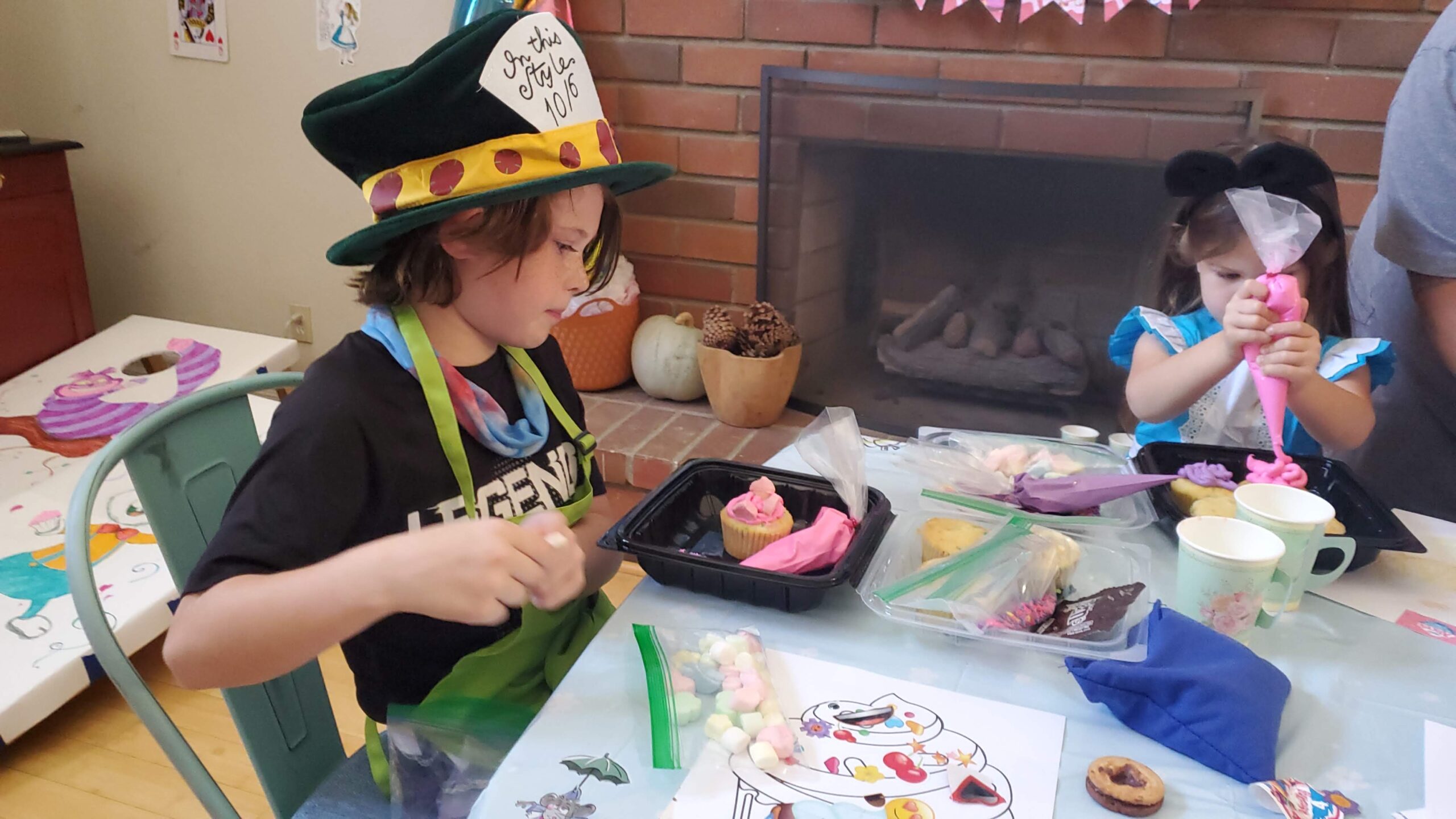 Throw a Cupcake Decorating Party - Pretty Creative Stuff