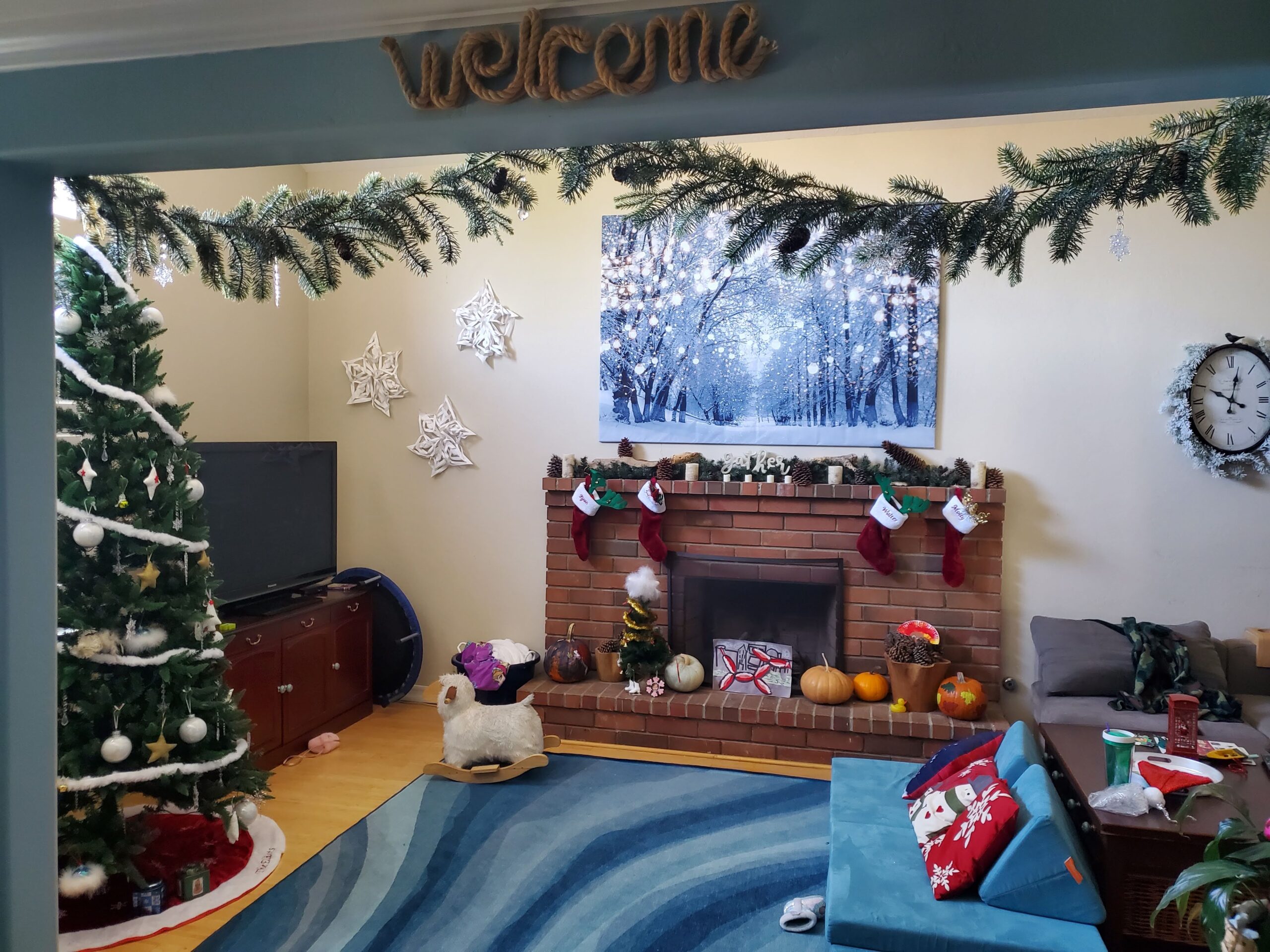 “Frozen” Inspired Christmas Decor - Pretty Creative Stuff